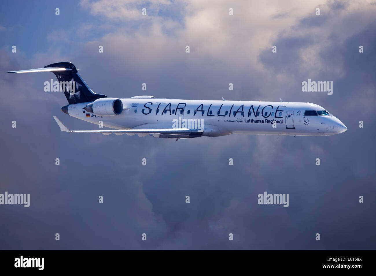 Crj 700 hi-res stock photography and images - Alamy