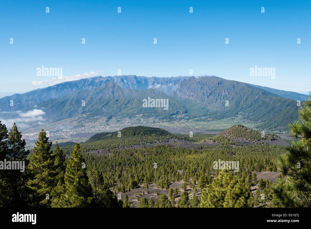 Caldera crater de taburiente hi-res stock photography and images - Alamy
