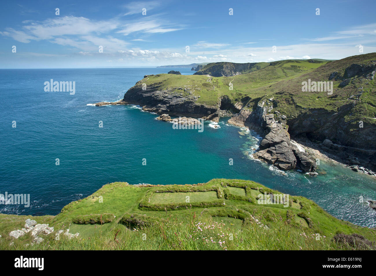 Tintagel castle hi-res stock photography and images - Alamy