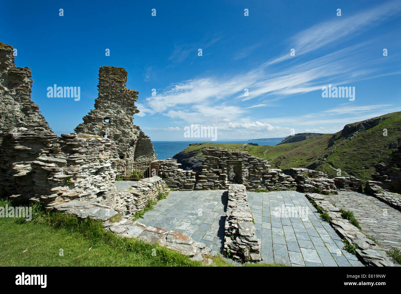 Tintagel castle hi-res stock photography and images - Alamy