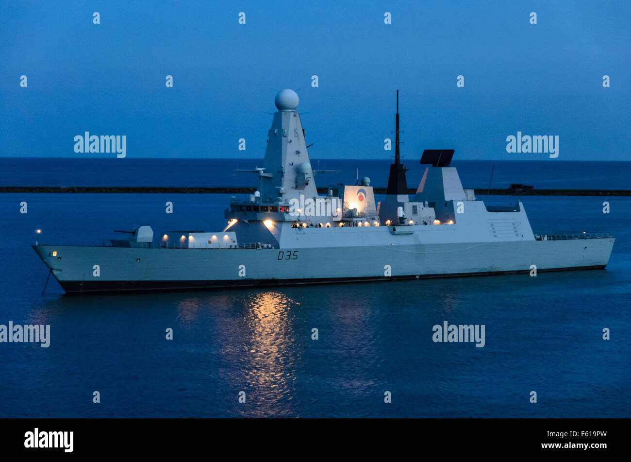 HMS Dragon (D35) a type 45 destroyer in Plymouth Sound Stock Photo - Alamy