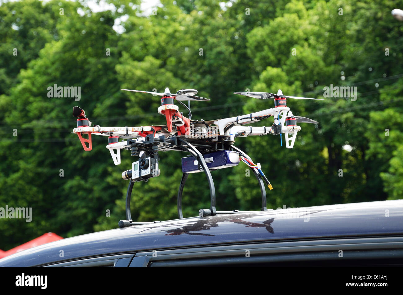 Car drone hi-res stock photography and images - Alamy