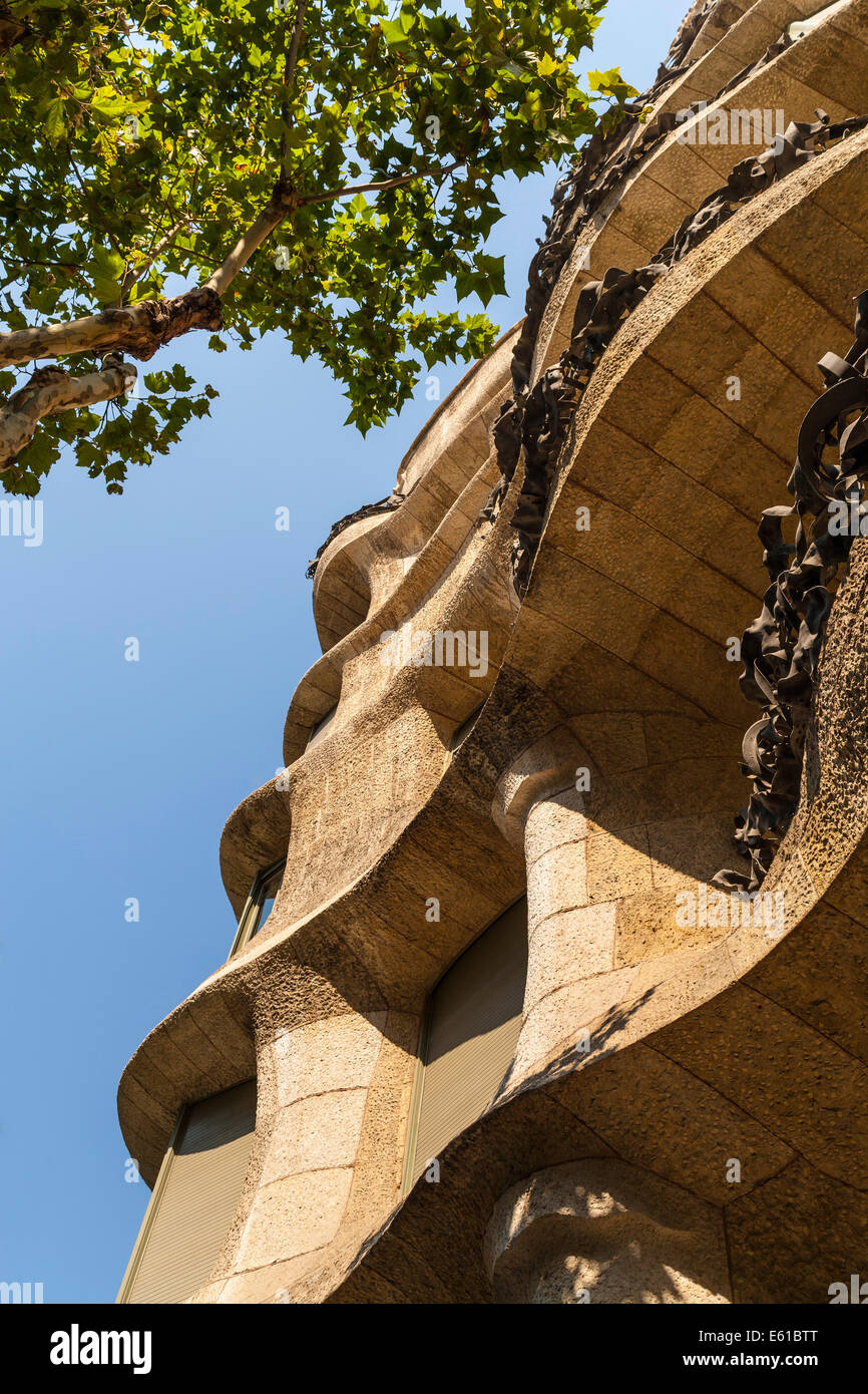 Undulating stone facade hi-res stock photography and images - Alamy