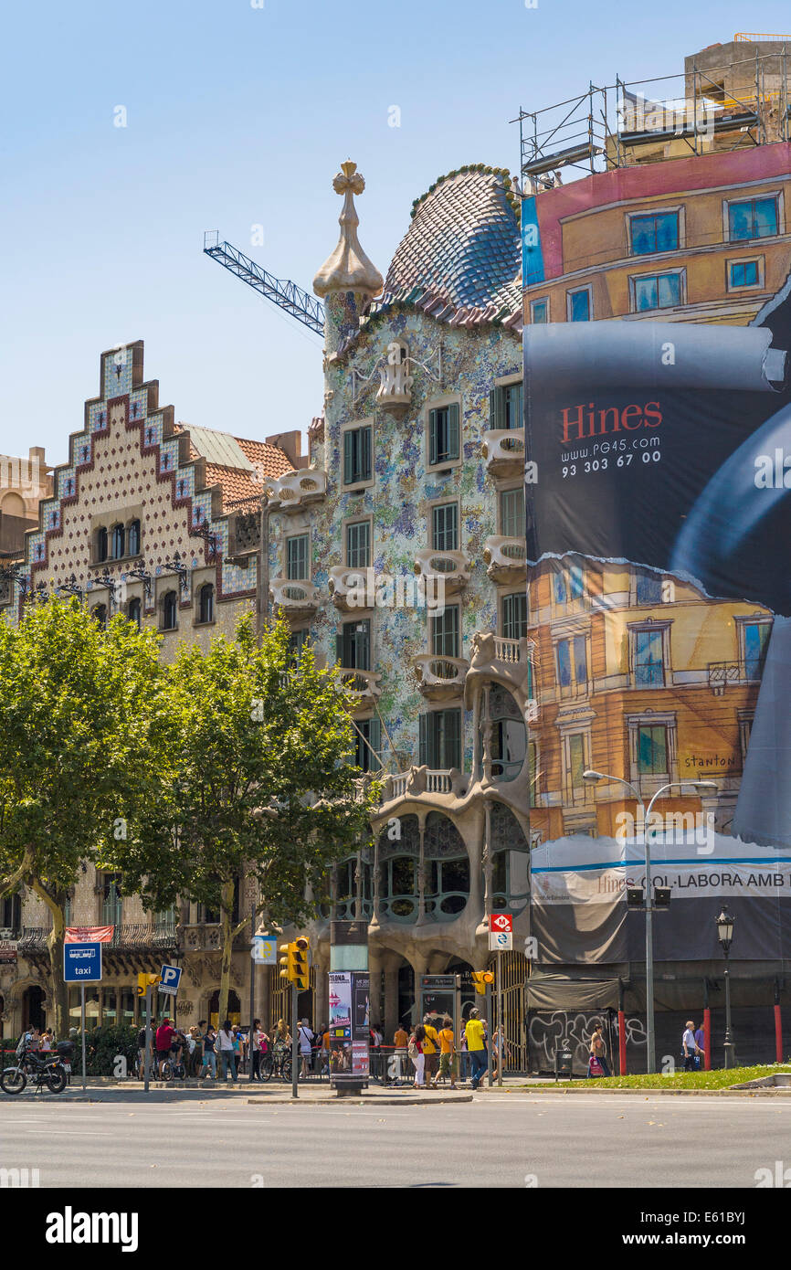Exterior Casa Batllo an undulating apartment block in Barcelona ...