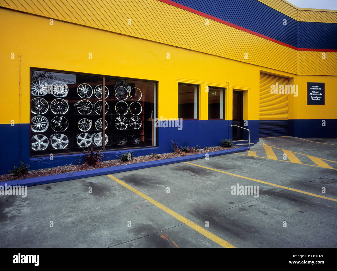 Alloy wheels stack hi-res stock photography and images - Alamy