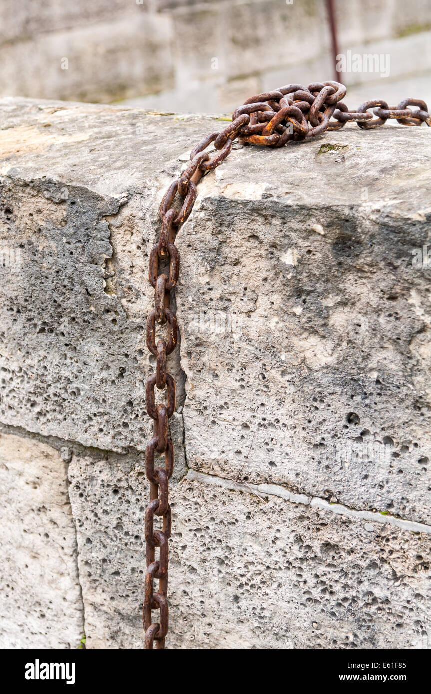 Chain wall hi-res stock photography and images - Alamy