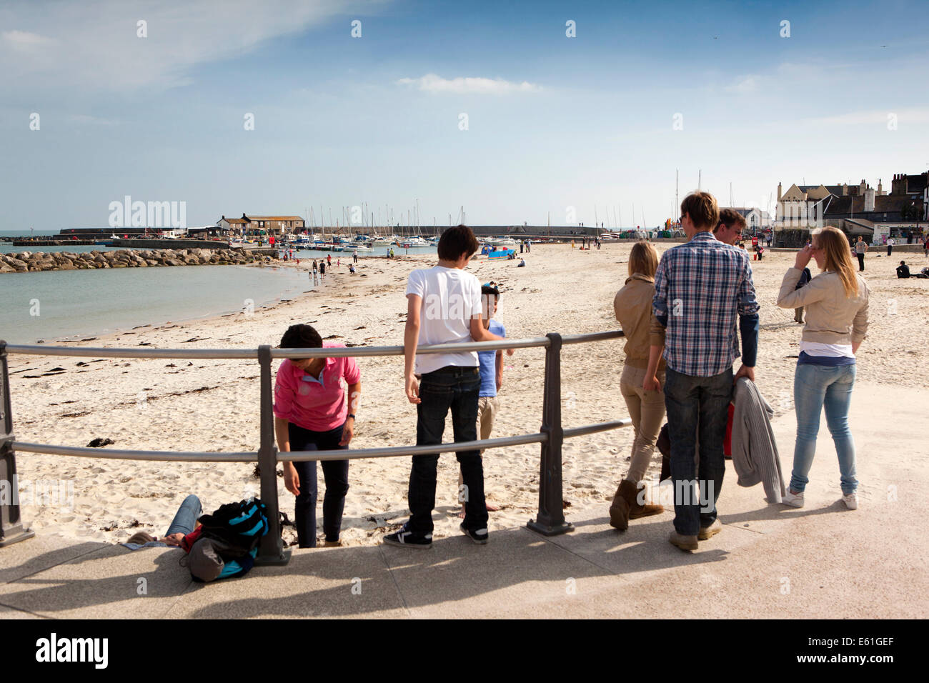 UK England, Dorset, Lyme Regis, visitors at Cobb Beach Stock Photo - Alamy