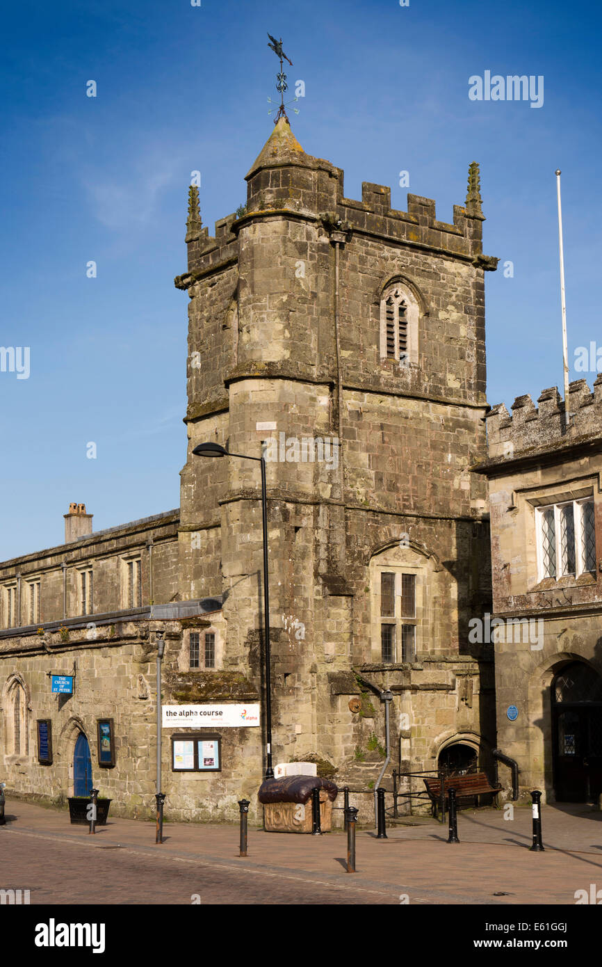 UK England, Dorset, Shaftesbury, High Street, St Peter’s Church ...
