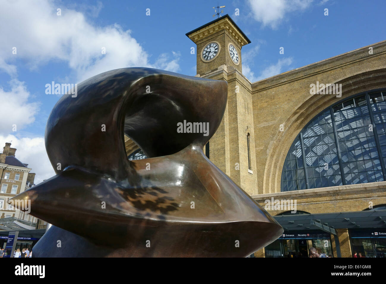 Henry Moore sculpture "Large Spindle Piece" (bronze, 1974) outside King ...