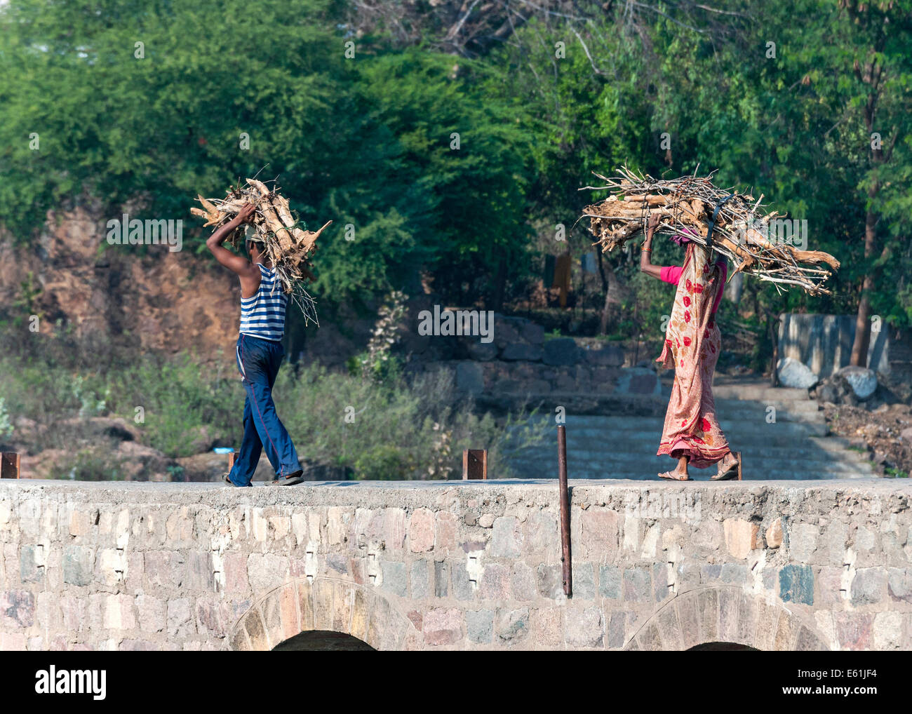 Couple old stone bridge hi-res stock photography and images - Alamy