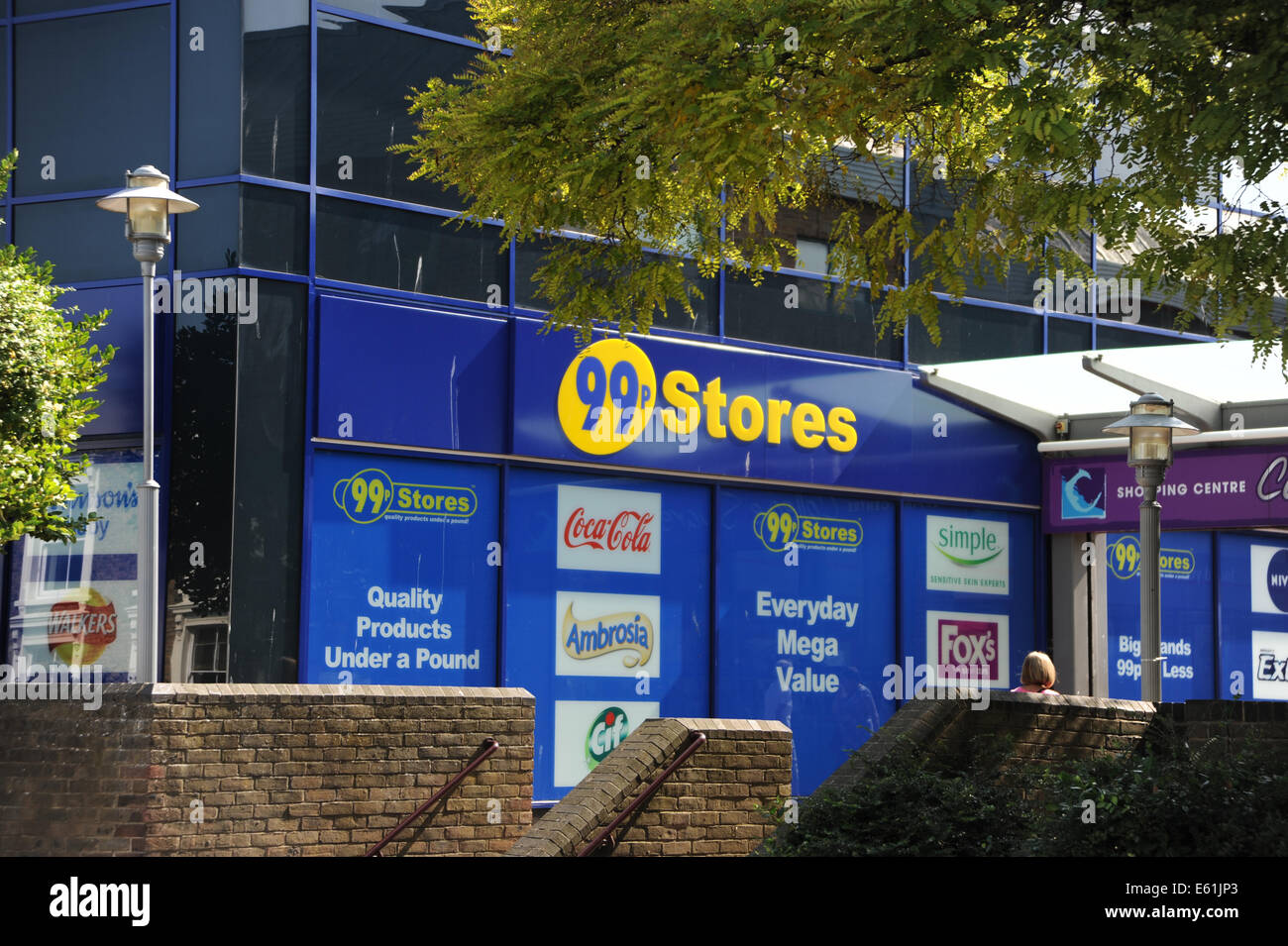 Stores shop hi-res stock photography and images - Alamy