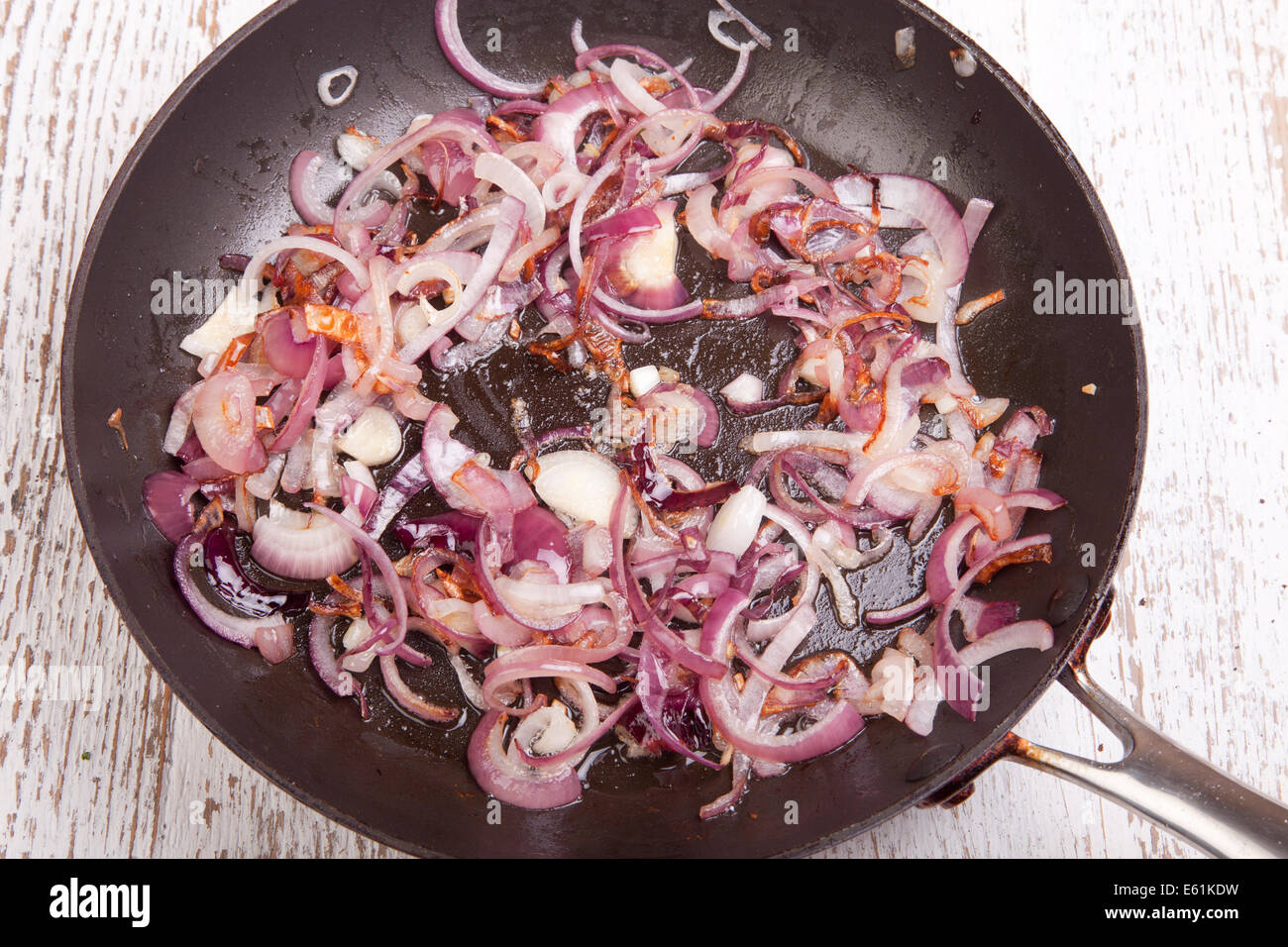 frayed red onions in frying pan Stock Photo - Alamy