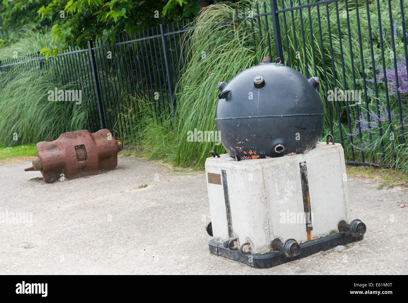 Mine landmine hi-res stock photography and images - Alamy