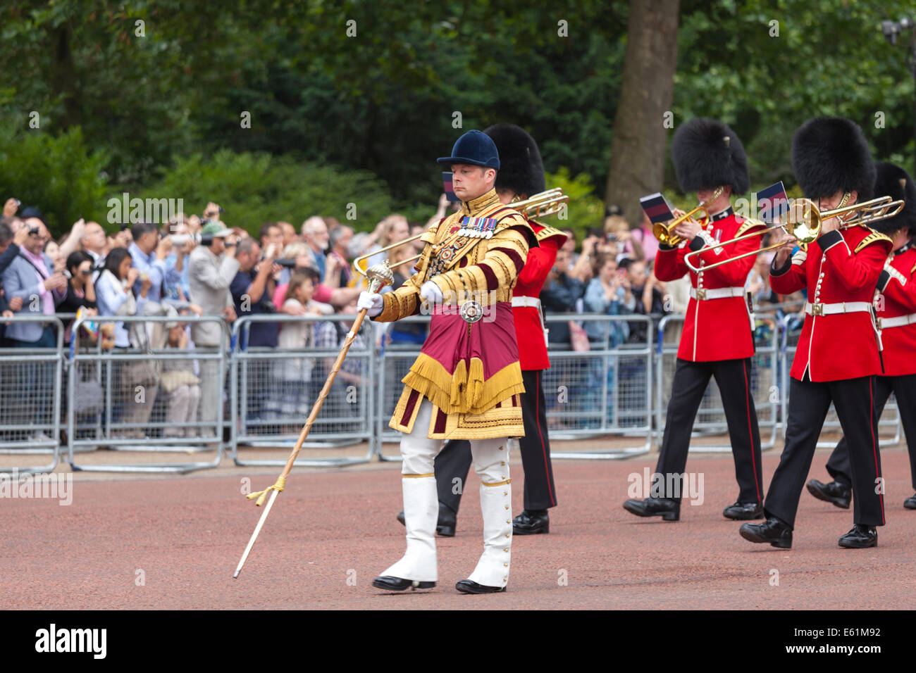 Musicians of the Royal Foot Guards band marching along The Mall in ...