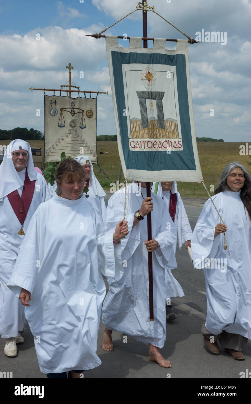 stonehenge druid ceremony solstice pagan rites Stock Photo - Alamy