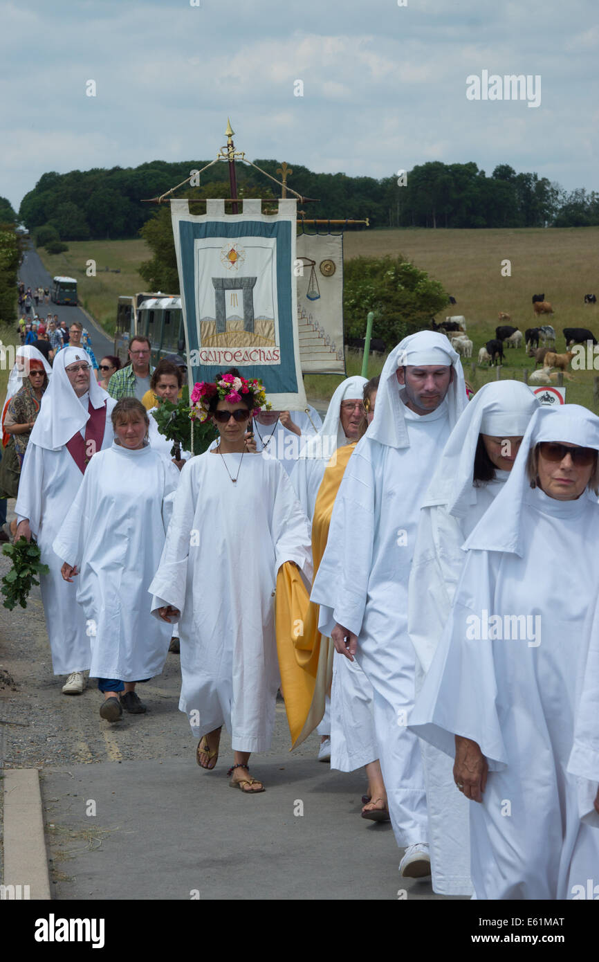 stonehenge druid ceremony solstice pagan rites Stock Photo - Alamy