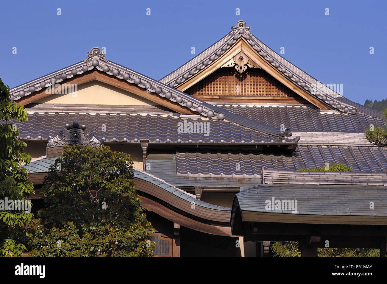 Traditional japanese roofing hi-res stock photography and images - Alamy