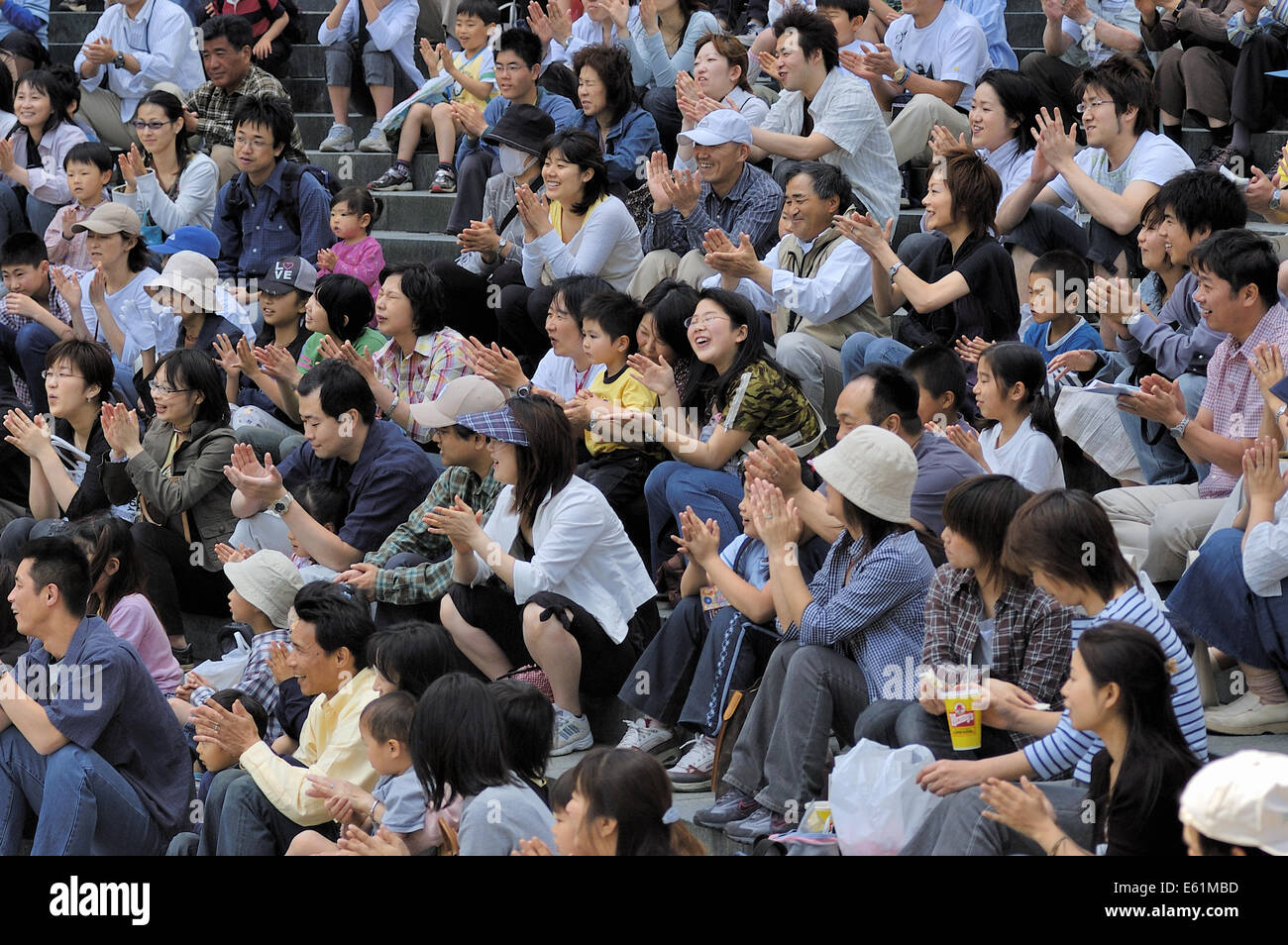 Dense crowd japan hi-res stock photography and images - Alamy