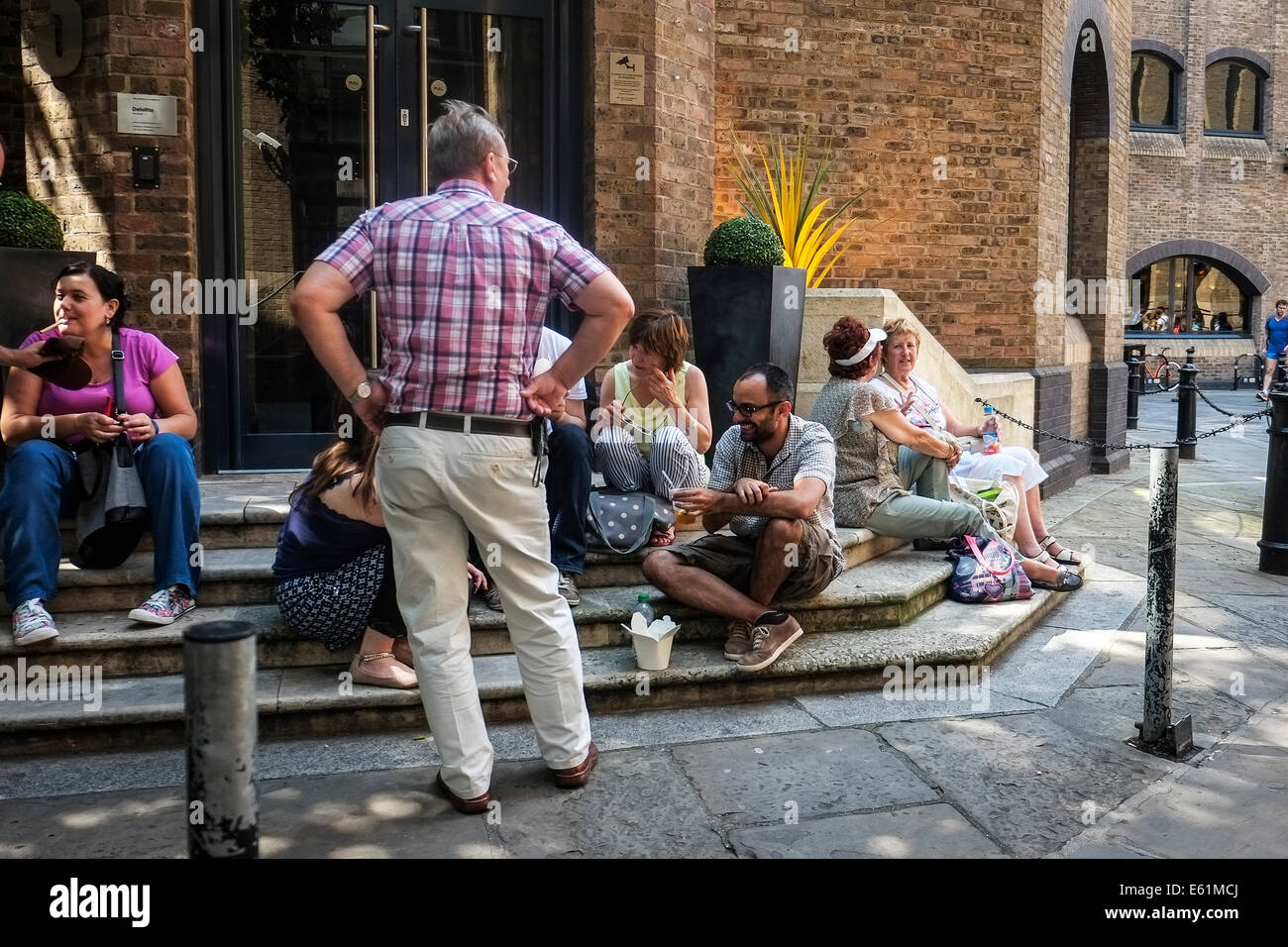 Group of people sitting on steps hi-res stock photography and images ...