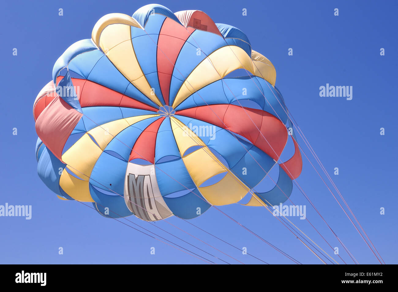 Parachute parasailing hi-res stock photography and images - Alamy