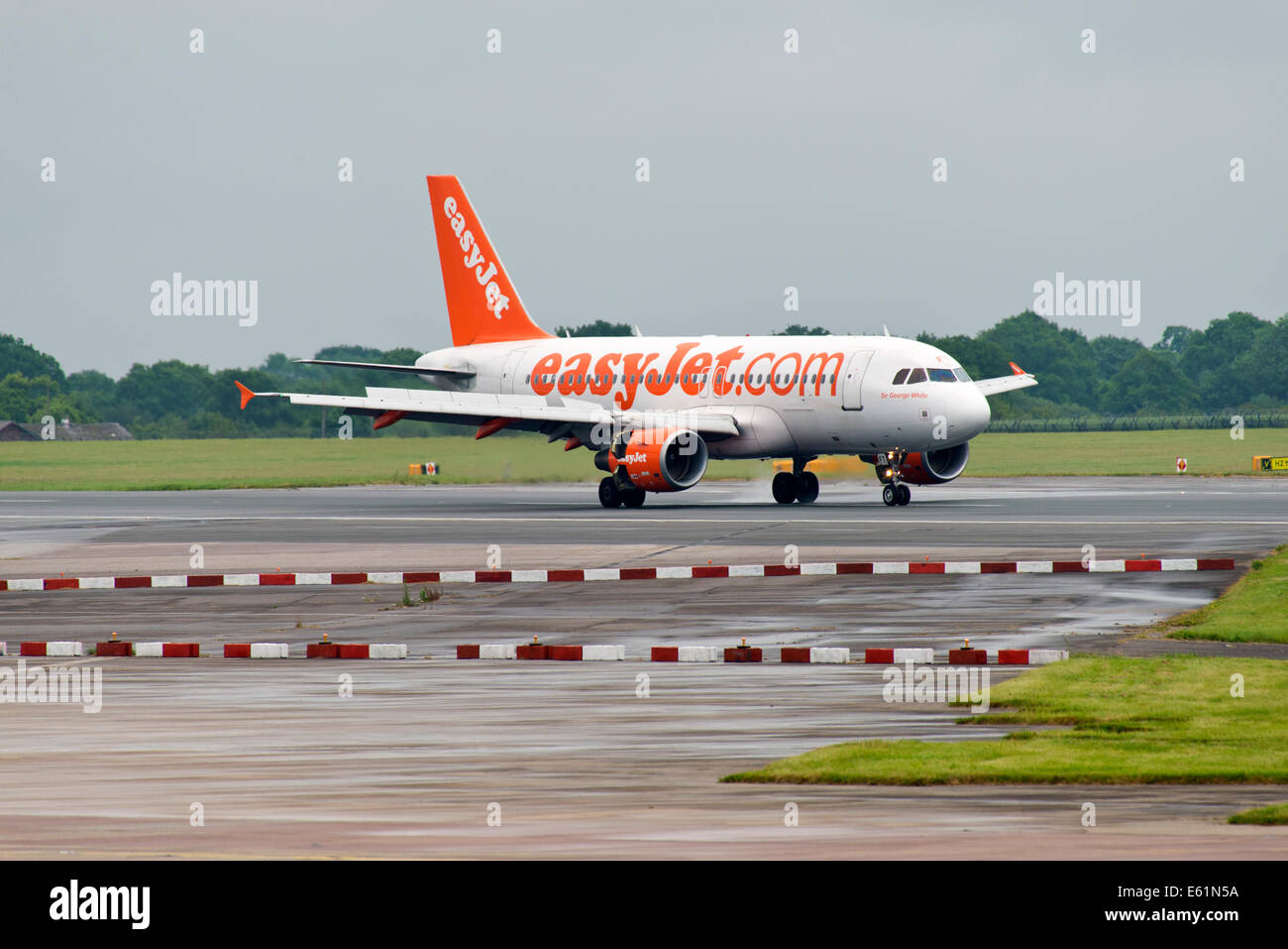 Airbus a319 111 easyjet hi-res stock photography and images - Alamy