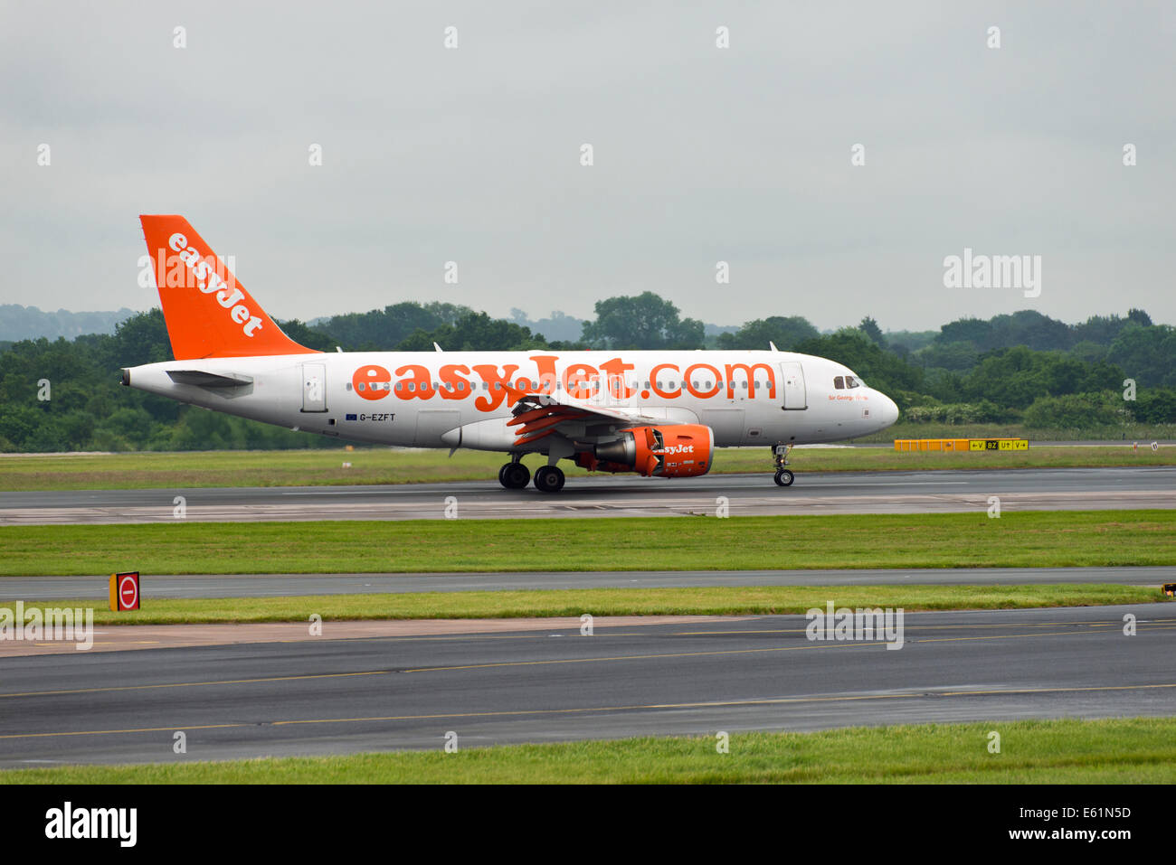 Manchester Airport England Uk G-EZFT Airbus A319-111 Easyjet arrivals ...