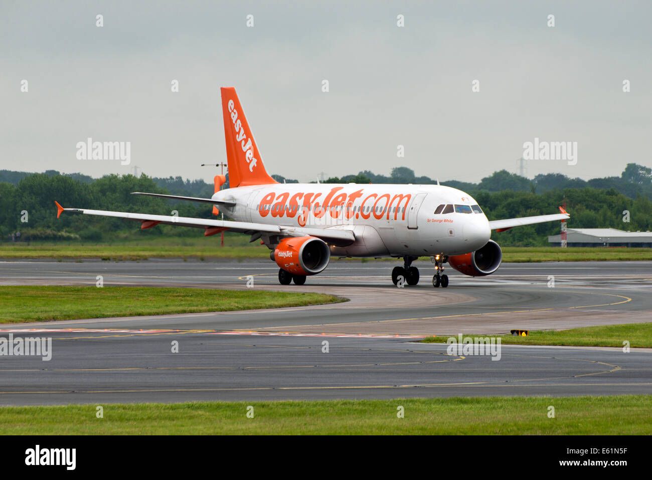Manchester Airport England Uk G-EZFT Airbus A319-111 Easyjet arrivals ...