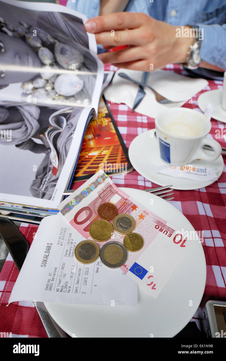 customer leaving tip on coffee table, Barcelona, Spain Stock Photo - Alamy