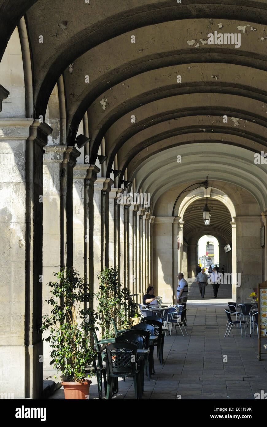 archway and café, Barcelona, Spain Stock Photo - Alamy