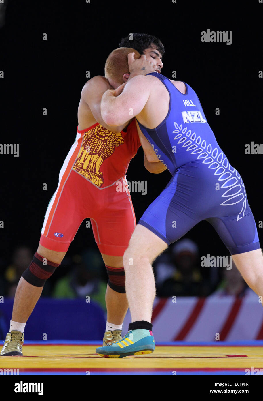 Fat men wrestling hi-res stock photography and images - Alamy
