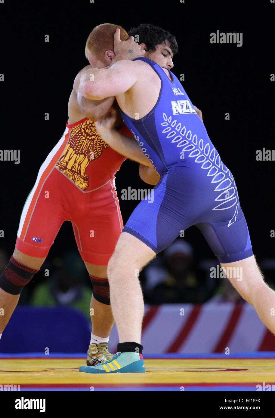 Fat men wrestling hi-res stock photography and images - Alamy