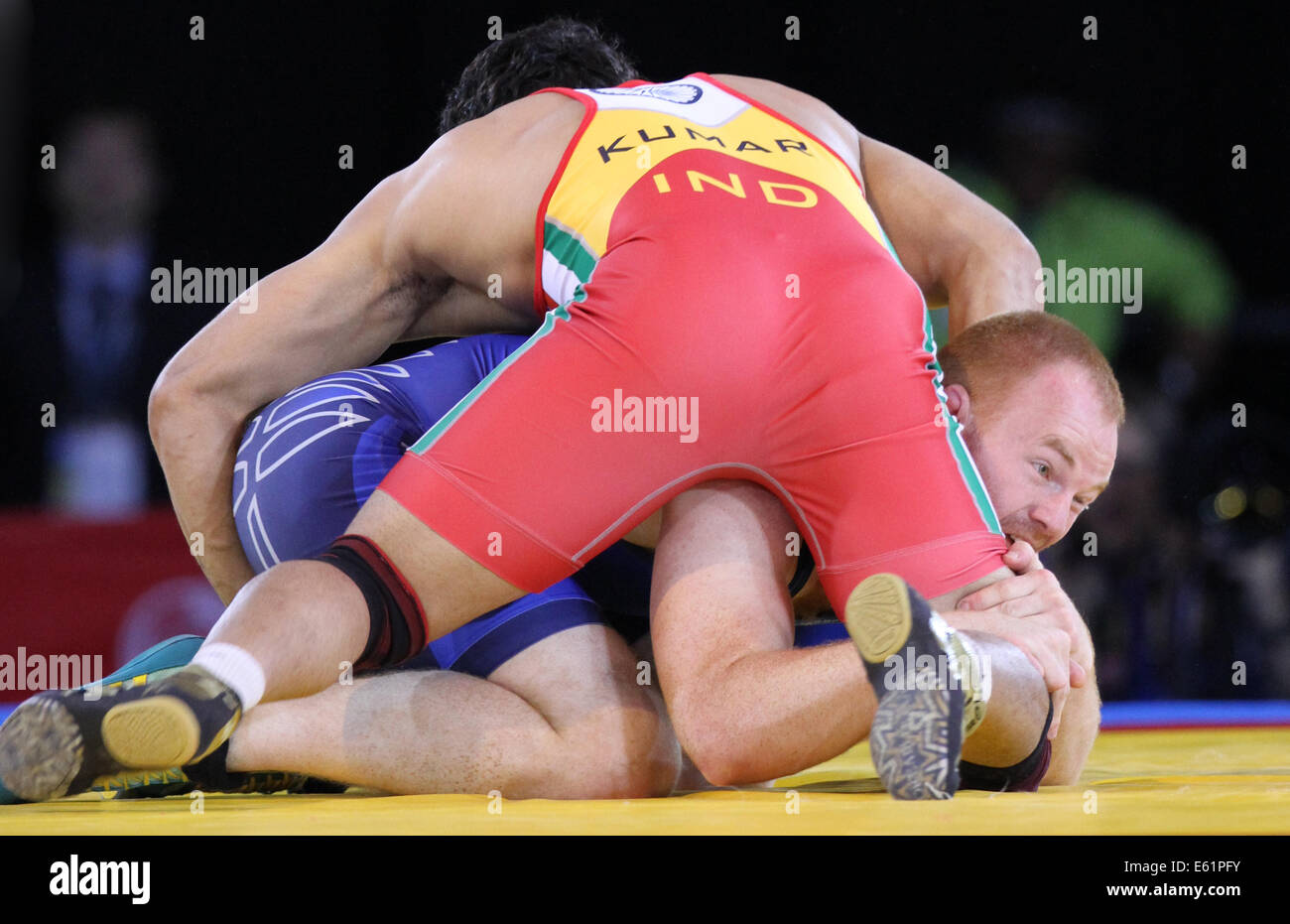 Fat men wrestling hi-res stock photography and images - Alamy