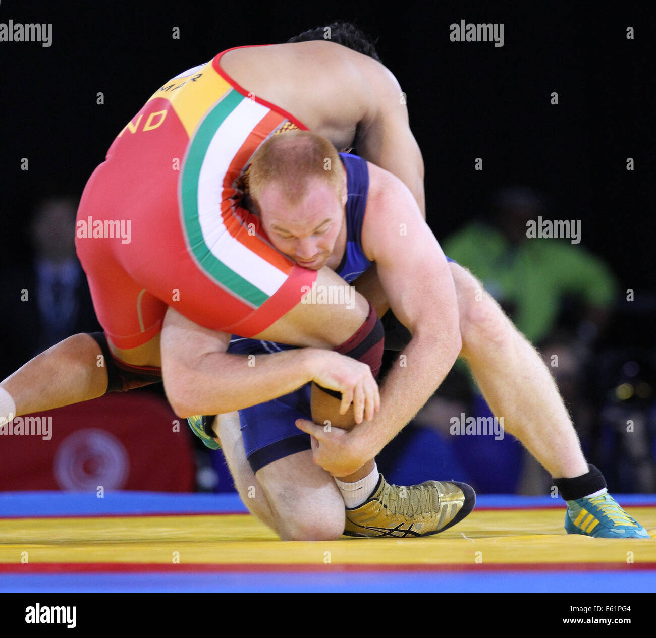 Fat men wrestling hi-res stock photography and images - Alamy