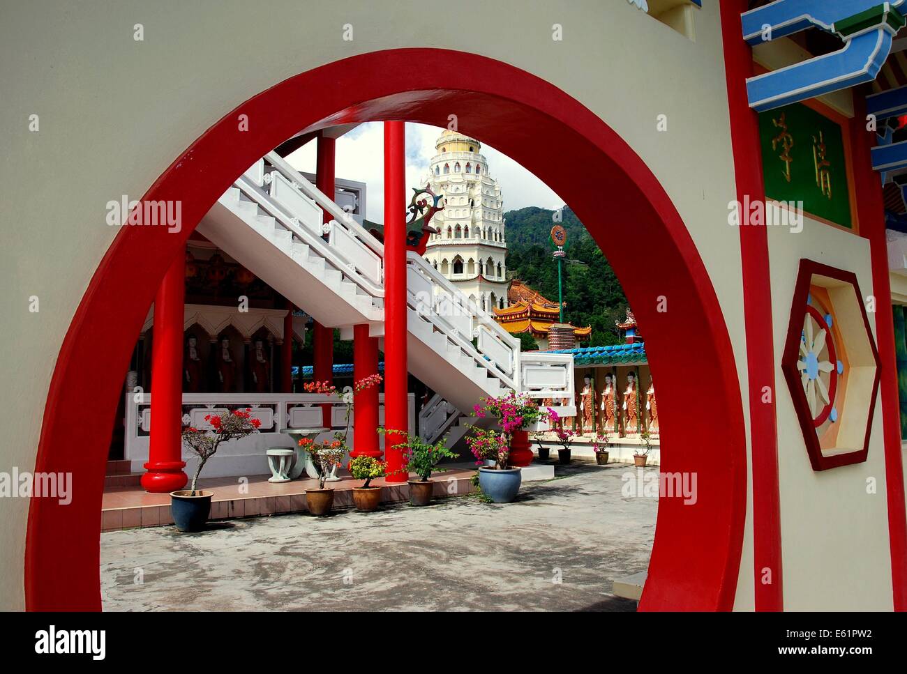 Moongate hi-res stock photography and images - Alamy