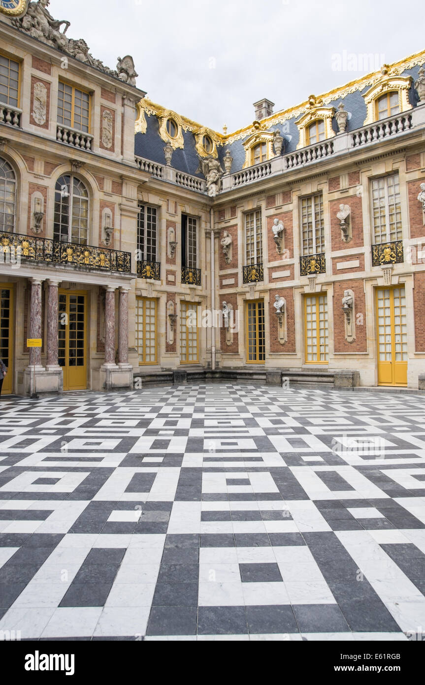 Marble Courtyard in the Palace of Versailles [ Chateau de Versailles ...