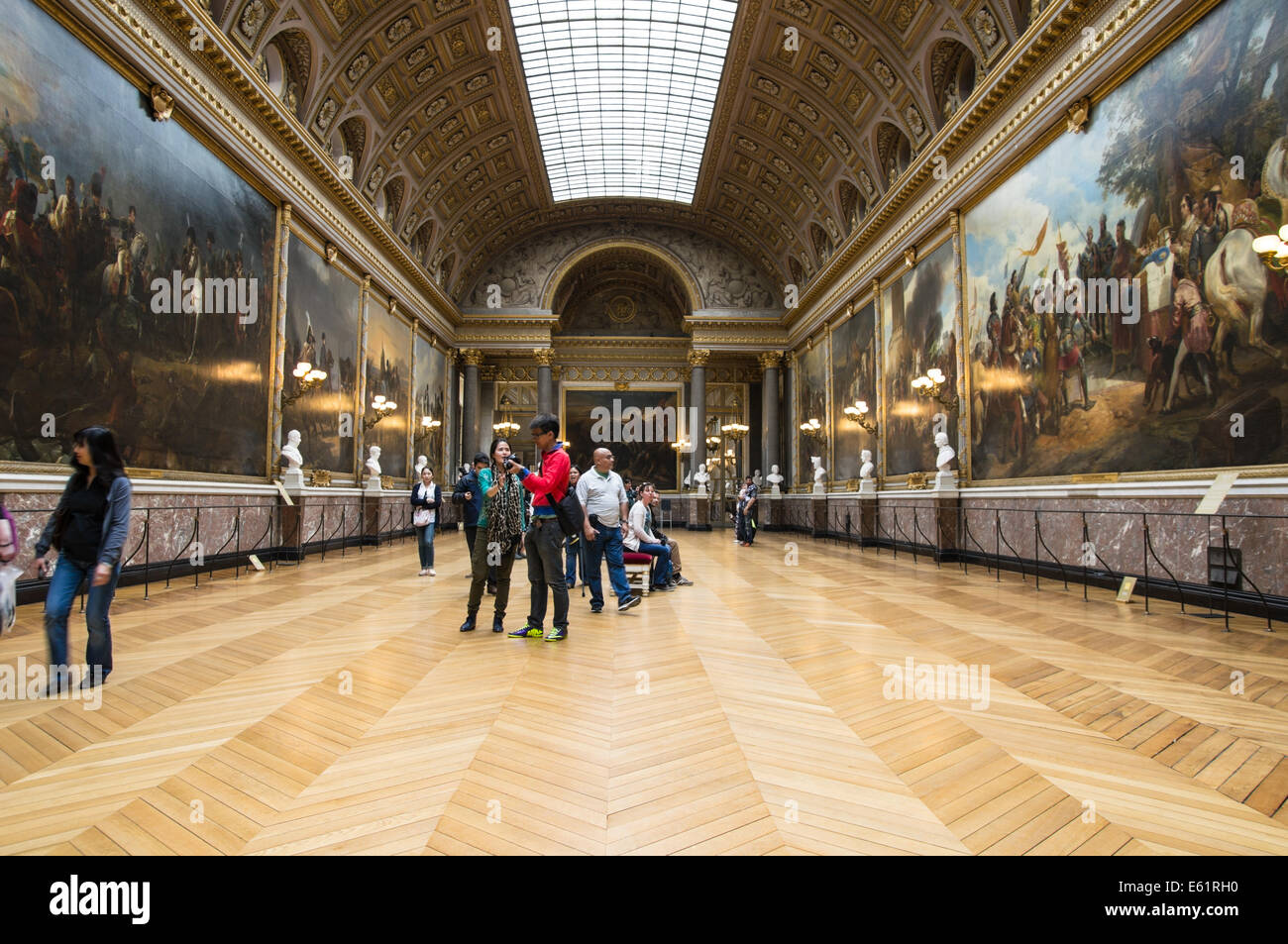 Tourists visiting galleries of the Palace of Versailles [ Chateau de ...