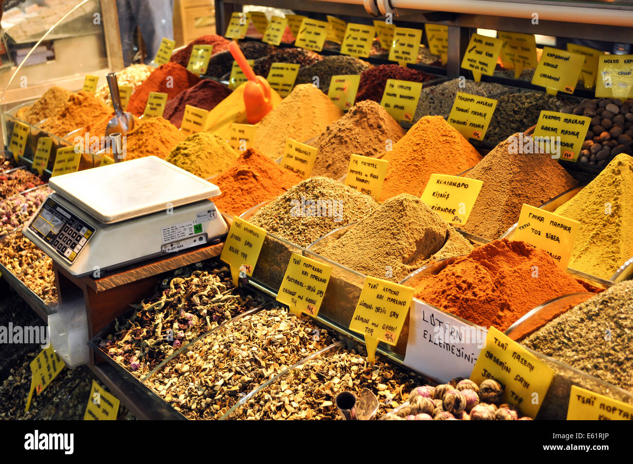Spices in spice shop at Istanbul's Grand Bazaar Stock Photo - Alamy