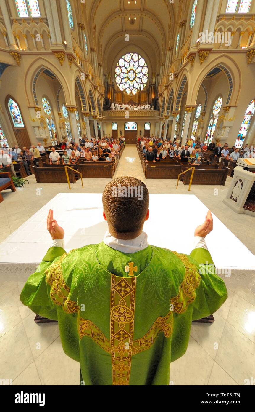 Sunday mass from the altar hi-res stock photography and images - Alamy