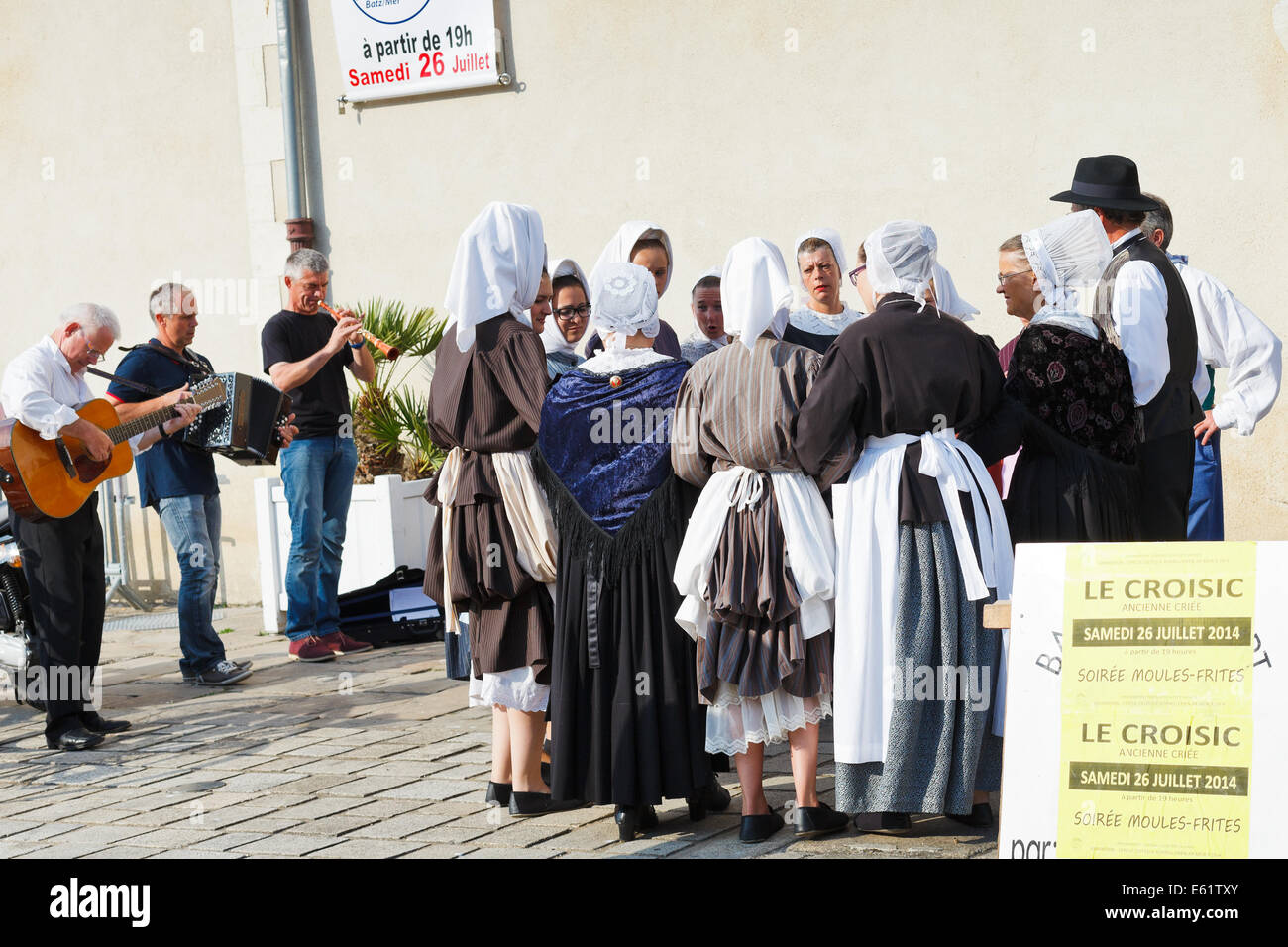 Traditional breton dress hi-res stock photography and images - Alamy