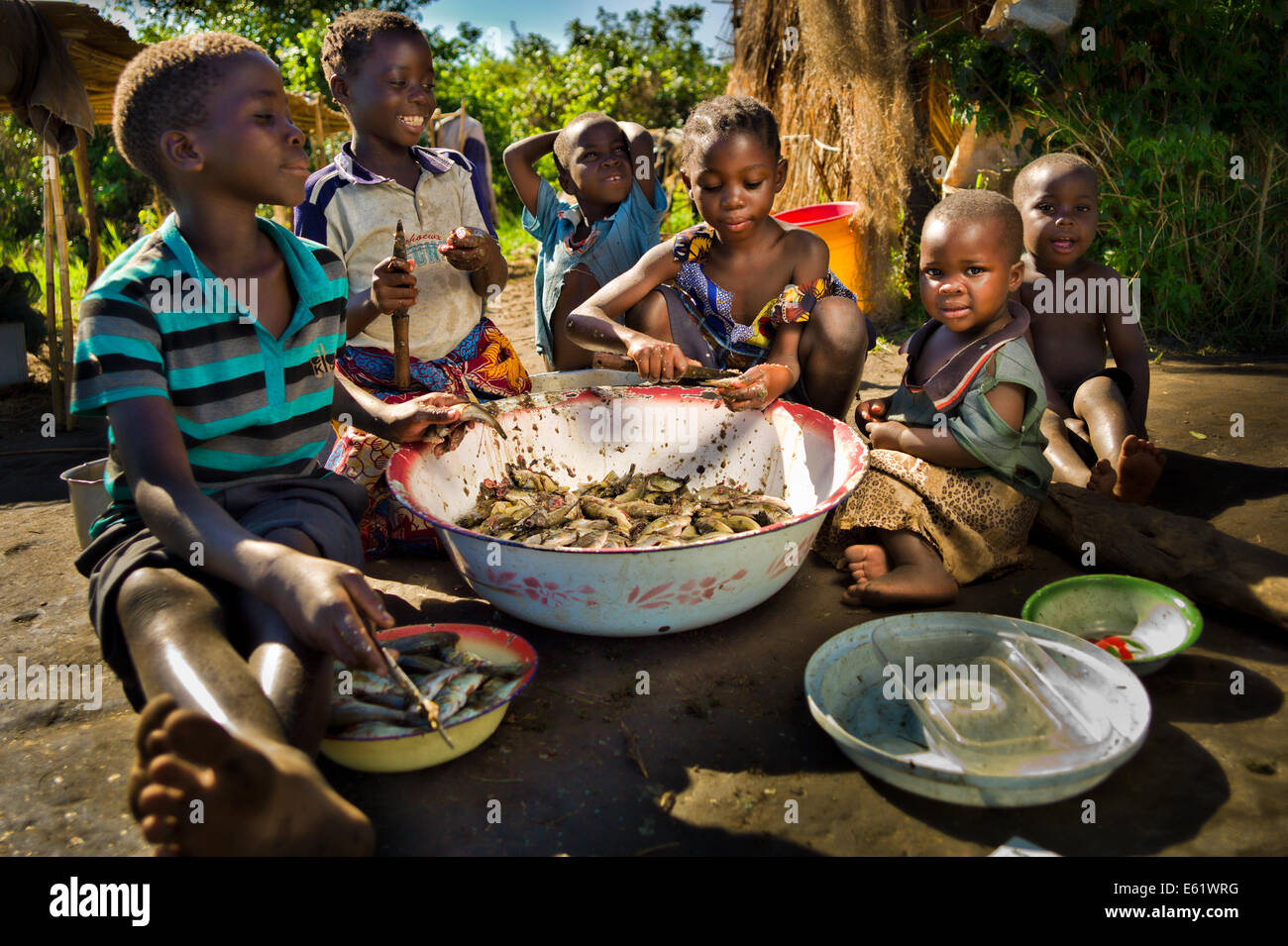 Cutting activity for kids hi-res stock photography and images - Alamy