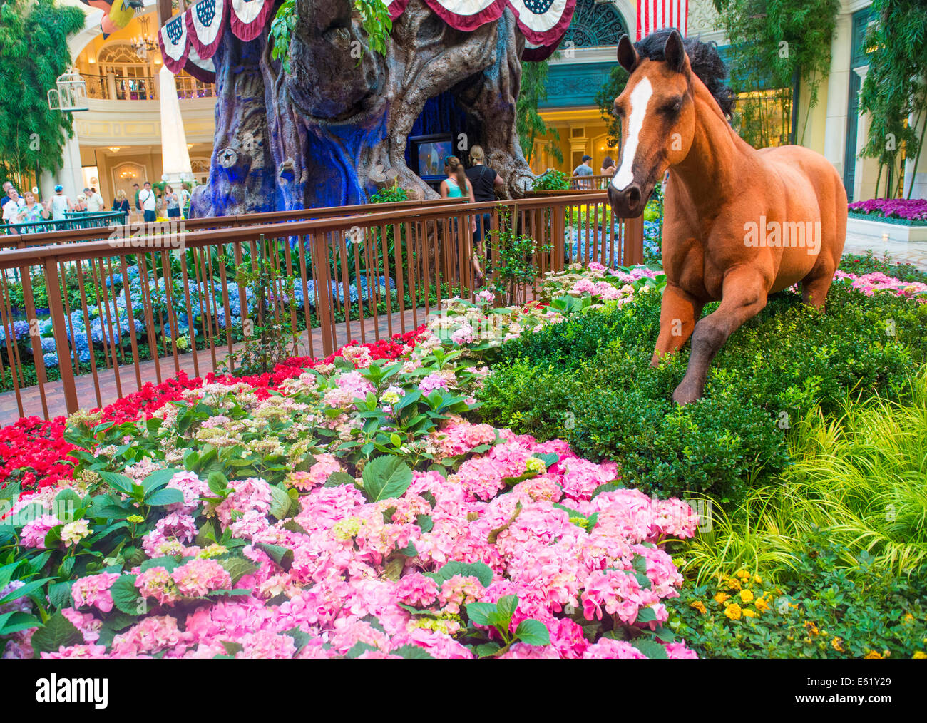 Summer season in Bellagio Hotel Conservatory & Botanical Gardens in Las Vegas Stock Photo - Alamy