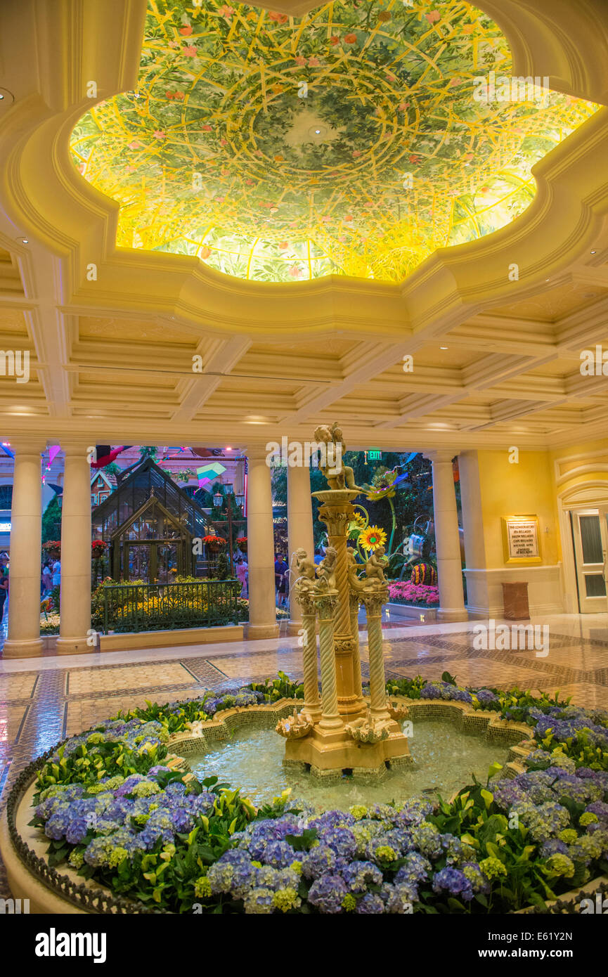 Summer season in Bellagio Hotel Conservatory & Botanical Gardens in Las Vegas Stock Photo - Alamy