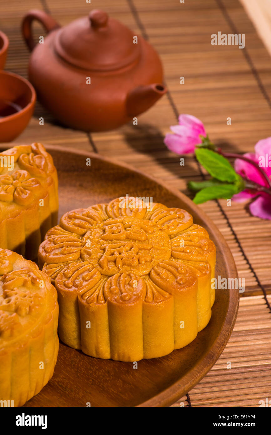 Moon cakes for the Chinese Mid-autumn festival Stock Photo - Alamy