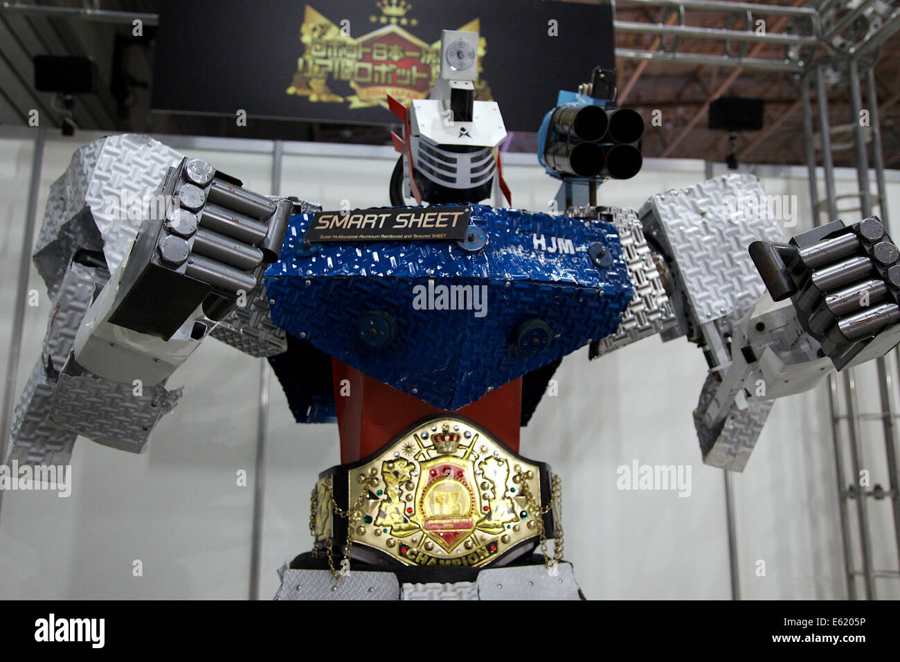 The Japanese robot champion Smart Sheet at the Transformers Expo in ...