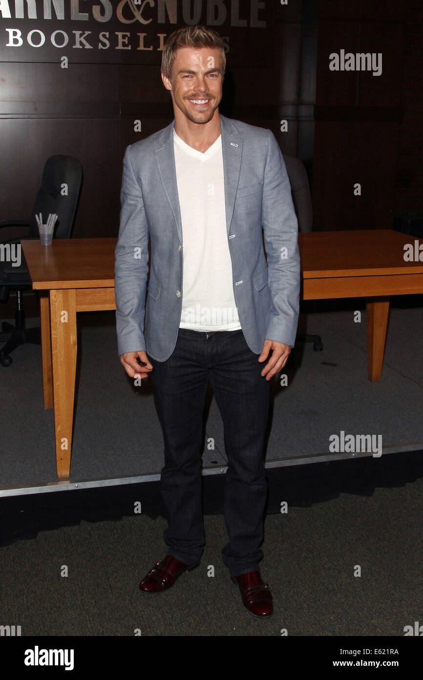 Los Angeles, California, USA. 11th Aug, 2014. Derek Hough signs copies ...