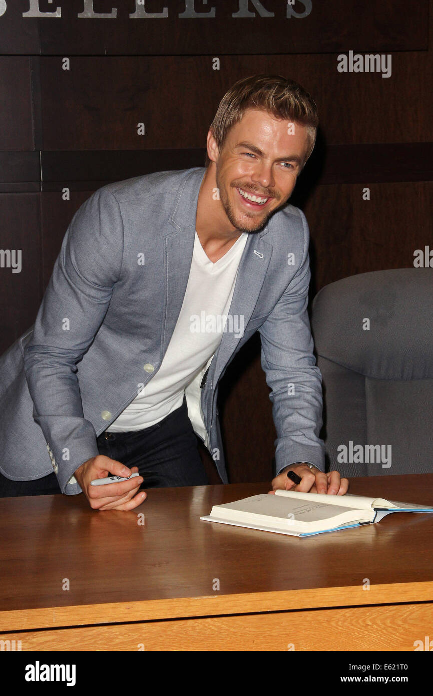 Los Angeles, California, USA. 11th Aug, 2014. Derek Hough signs copies ...
