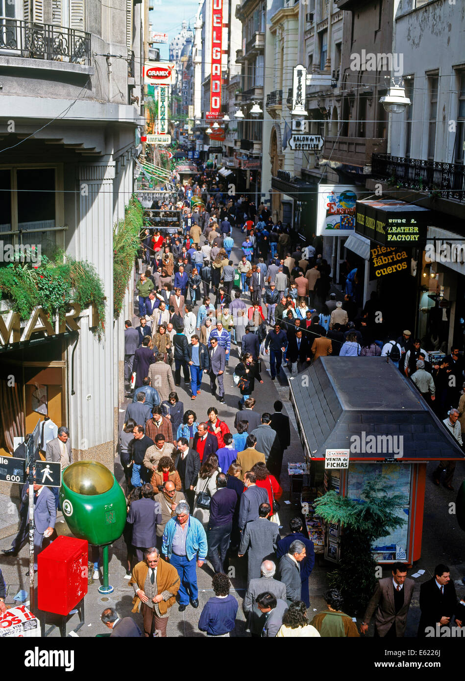 Crowded Street Wallpaper