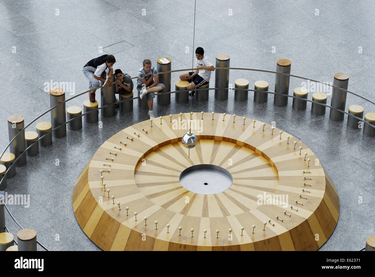Museum pendulum science hi-res stock photography and images - Alamy