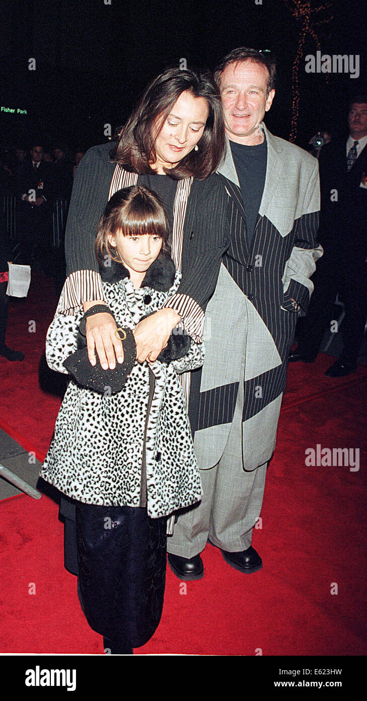 FILE PIX: New York, NY, USA. 13th Dec, 1998. Robin Williams, wife ...