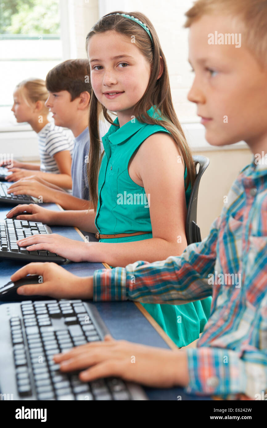 Group Of Elementary School Children In Computer Class Stock Photo - Alamy